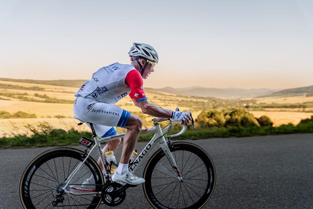 What does an ultra-endurance cyclist eat? - BarrUltra